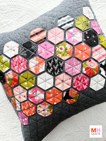 Hexie Pillow - Hey Boo Version – modernhandcraft