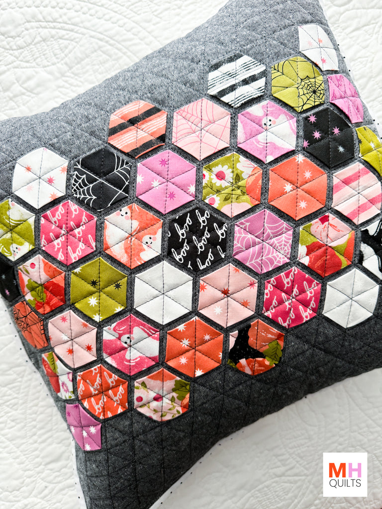 Hexie Pillow - Hey Boo Version – modernhandcraft